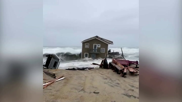 National Post | North Carolina Beach House Collapses Into Sea
