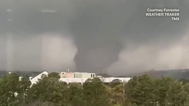 National Post | Deadly Tornadoes Sweep Through U.S. Midwest And South