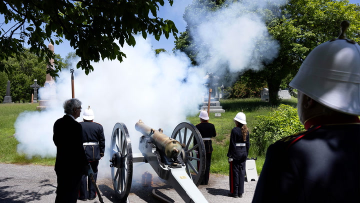 Montreal Gazette | Historic cannons fired in Montreal to honour Queen ...