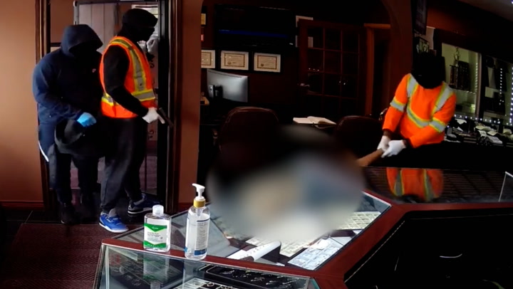 Toronto Sun | CAUGHT ON CAMERA: Armed robbery in a jewelry store
