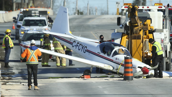 Toronto Sun | CAUGHT ON CAMERA: Single-engine plane crashes on roadway ...